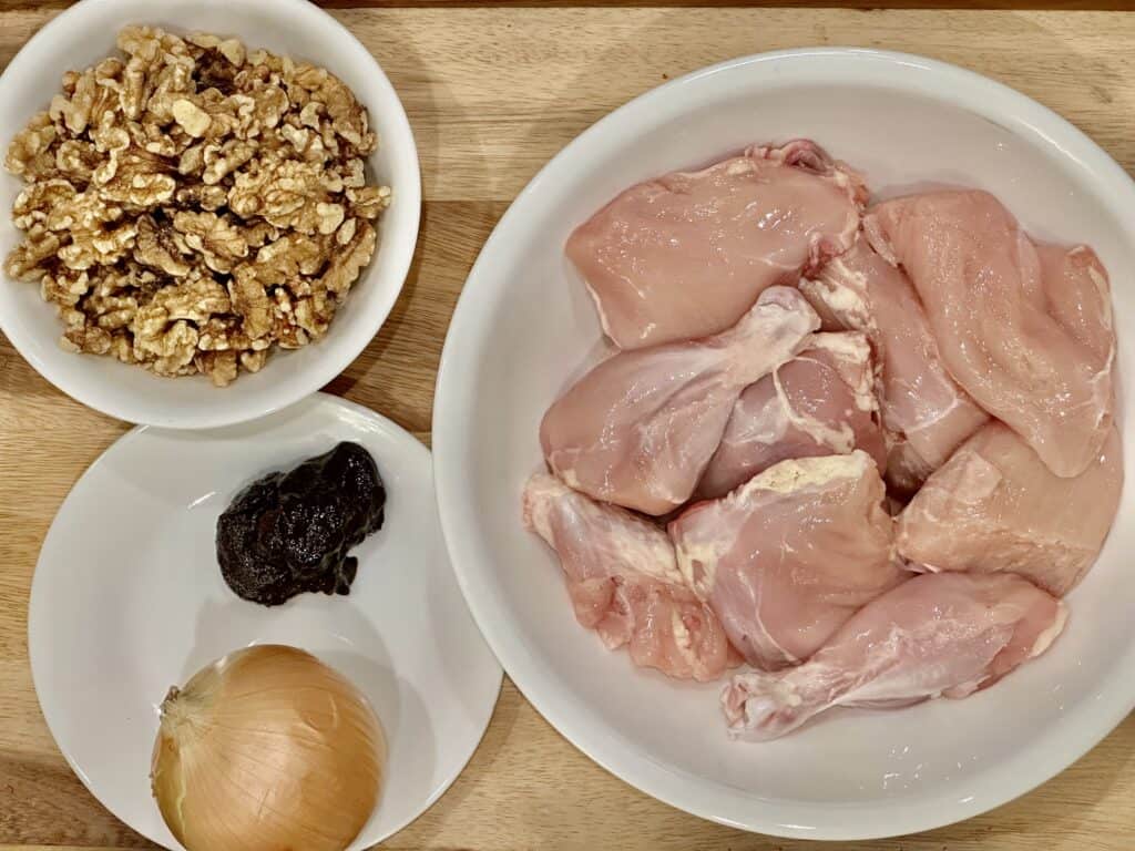 How to make Lavangi with chicken and walnuts - Delicious Nutritious Food