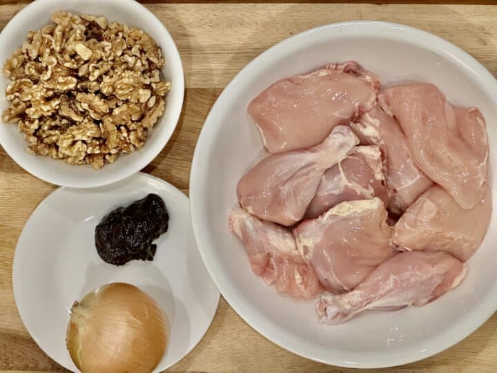 How to make Lavangi with chicken and walnuts - Delicious Nutritious Food