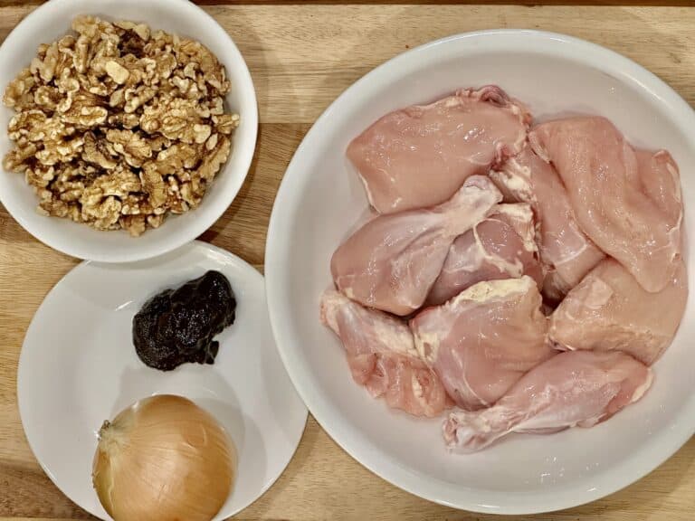 How to make Lavangi with chicken and walnuts - Delicious Nutritious Food